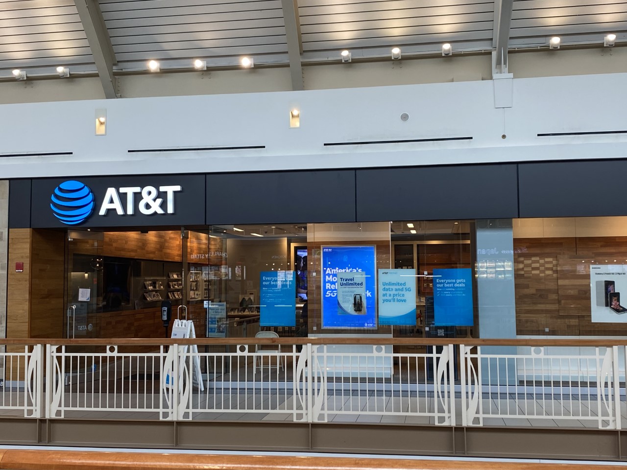AT&T Waterbury Mall | Cell Phones, Wireless Plans & Accessories | 495 ...