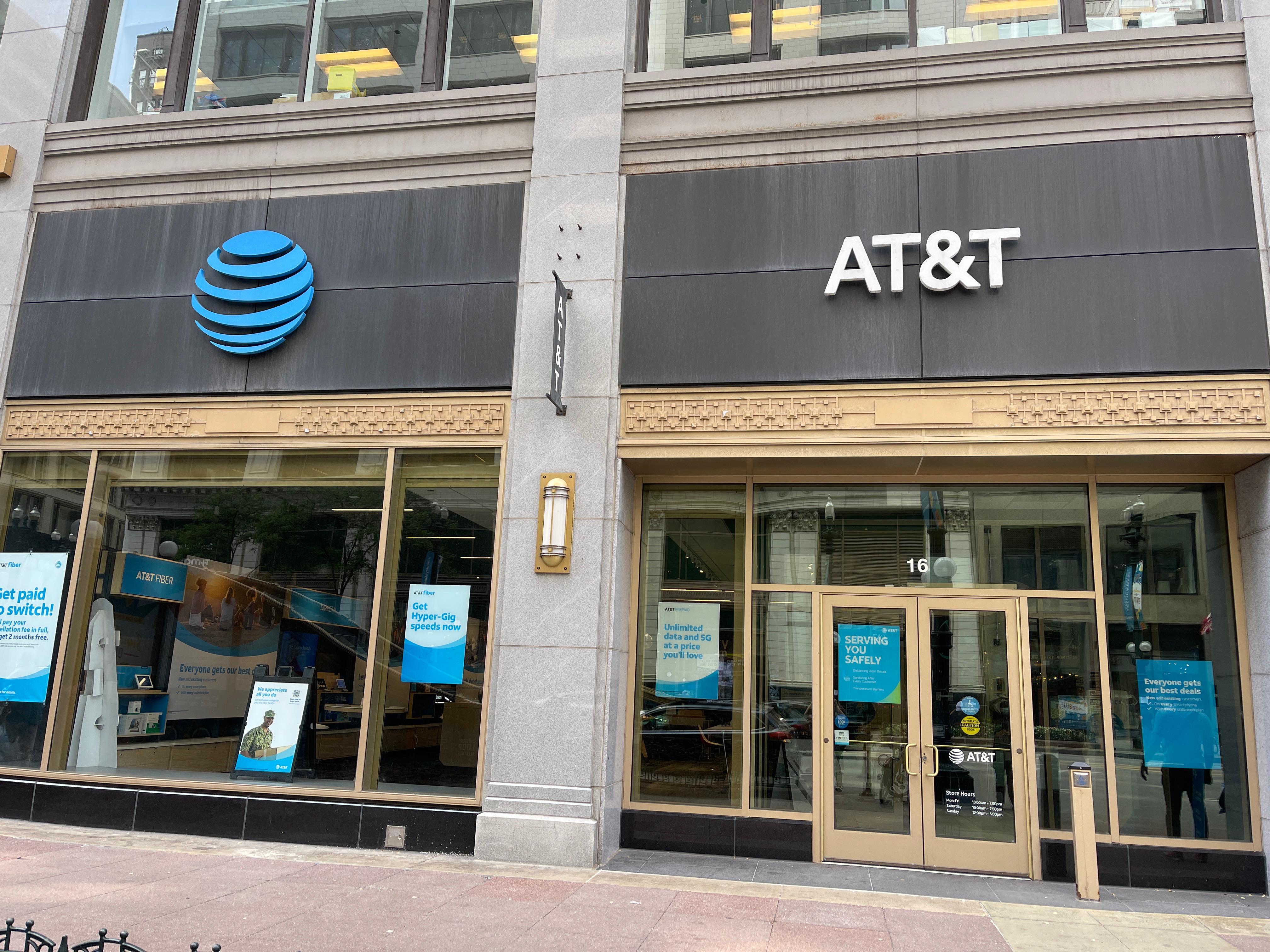 AT&T Chicago State St. | Cell Phones, Wireless Plans & Accessories | 16 ...