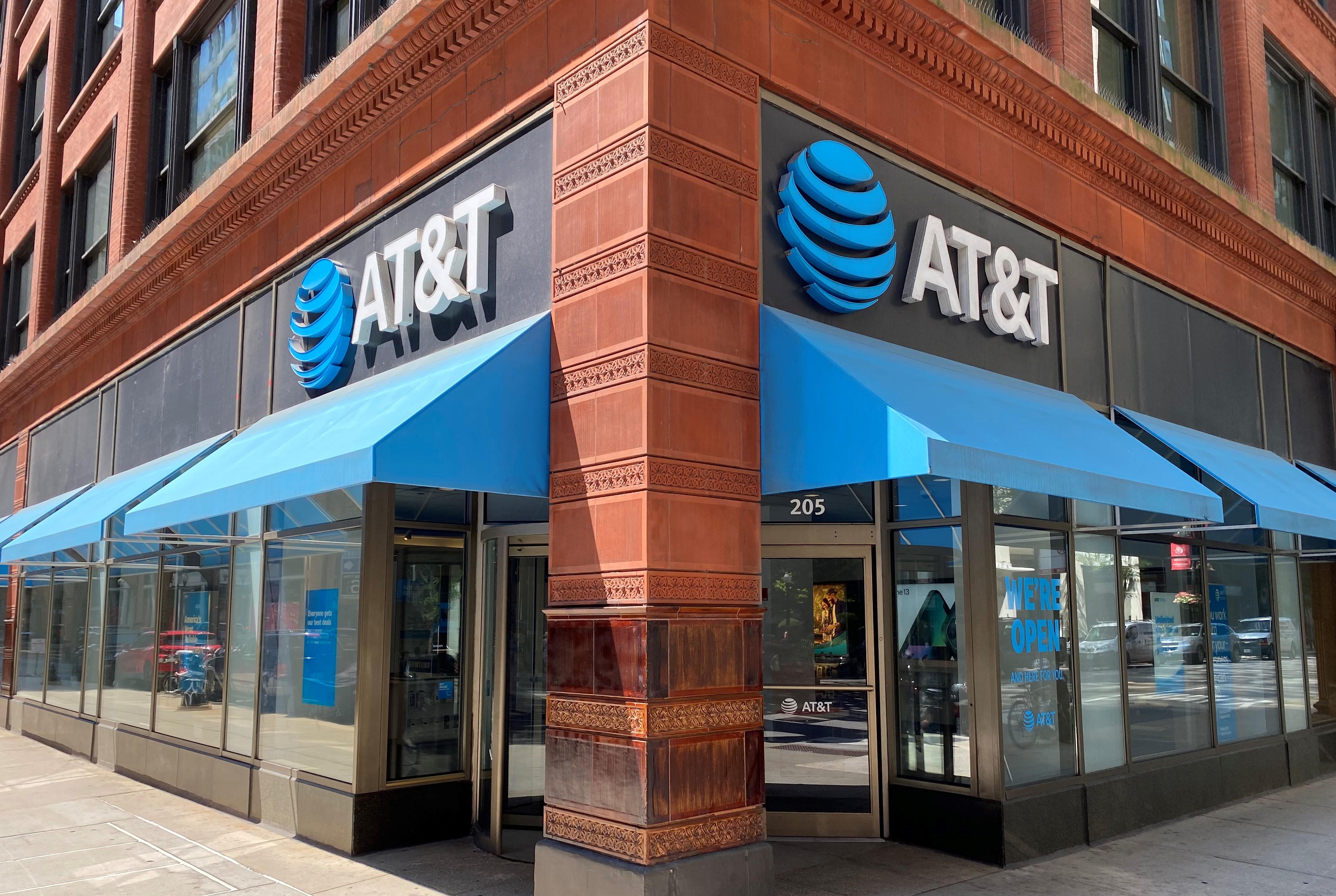 AT&T West Monroe Street | Cell Phones, Wireless Plans & Accessories ...